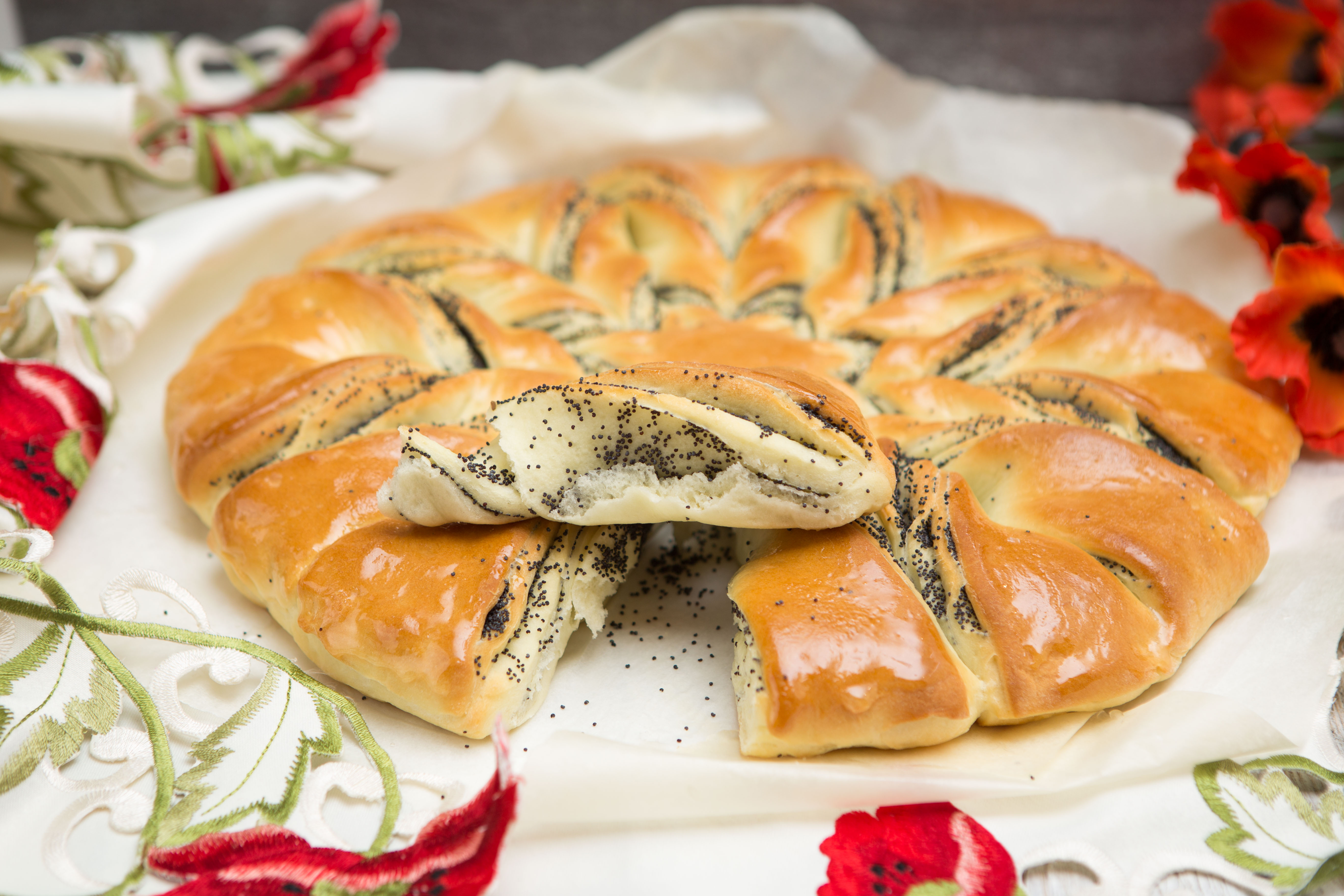 Mak solib pishirilgan oshirma pirog – Zira.uz